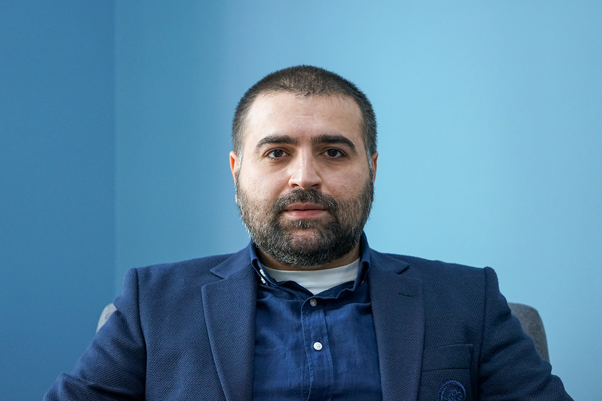 კონტაქტი